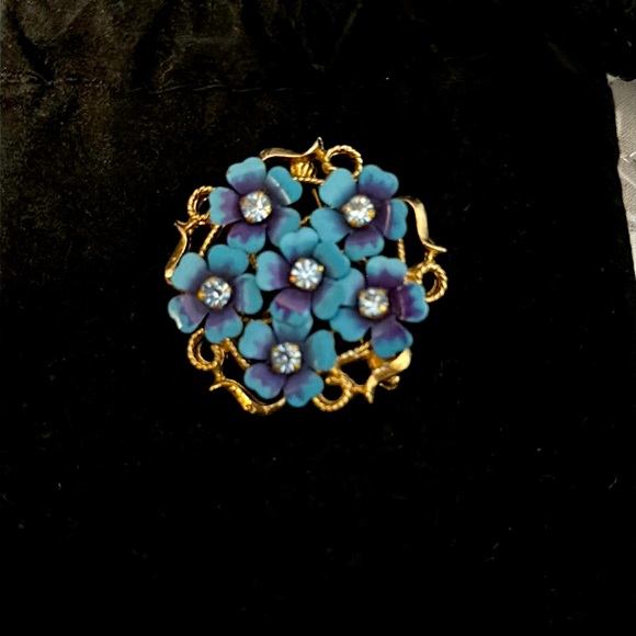 Jewelry | Vintage Avon Brooch Gold Tone | Poshmark